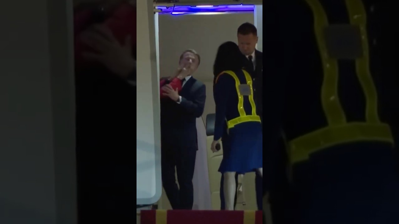 claque macron vietnam